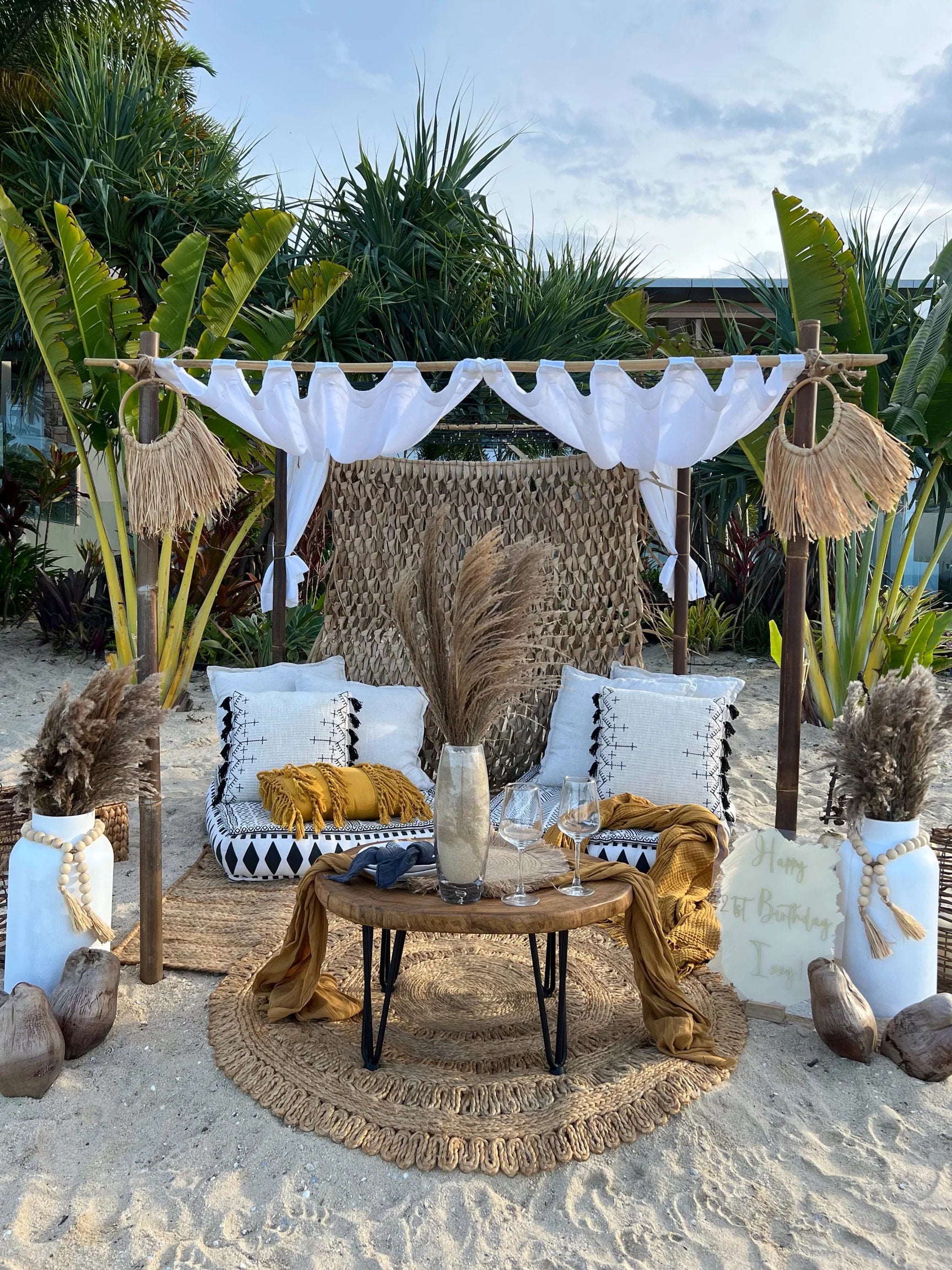 Bamboo Beach Hut | Airlie Picnic Co